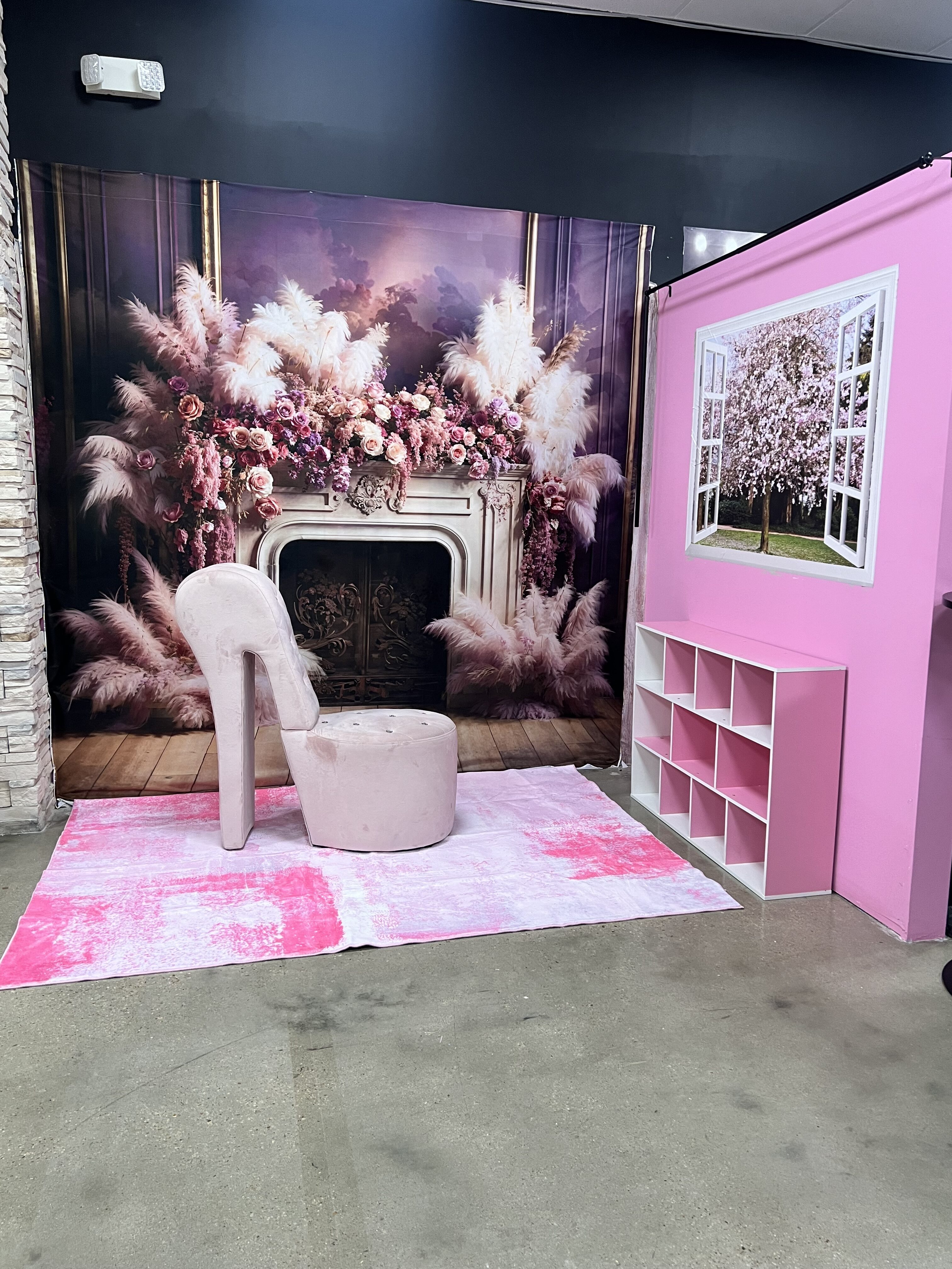 M Lounge Selfie & Photography Studio in Bowie, Maryland